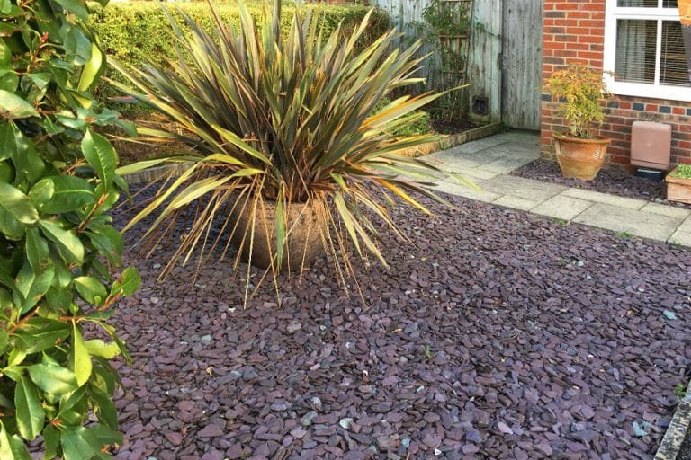 Slate Chippings for Gardens. DIY Design Ideas With Style.