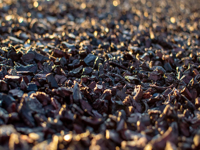 Laying Rubber Mulch: A Step-By-Step DIY Guide + Calculator