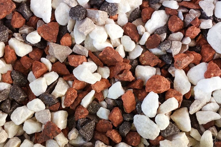 Multi Spar Gravel: Striking Contrasts in Landscape Design